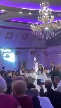 Monente të mrekullueshme nga dasma e futbollistit Valdrin Mustafes me ...