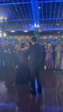 Liri Berisha e “djeg” në dasmën e Shkëlzenit dhe Arminës | GjirafaVideo